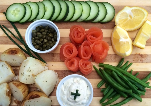 Deconstructed Salmon Salad For 2 - a zesty life
